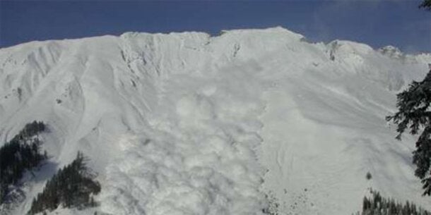 Lawine verschüttet ganze Skipiste in Lech :: wetter.at